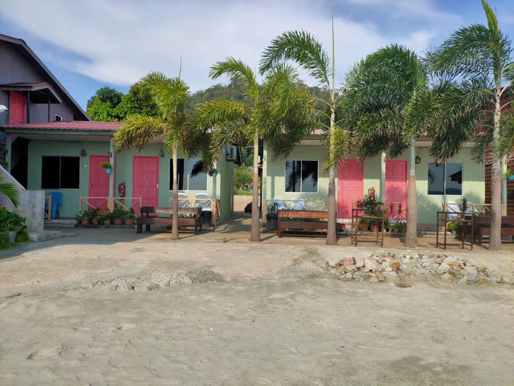 Bilik No. 4Sea View(Bawah)(Untuk 4 orang. Max 6 orang termasuk bayi dan ...