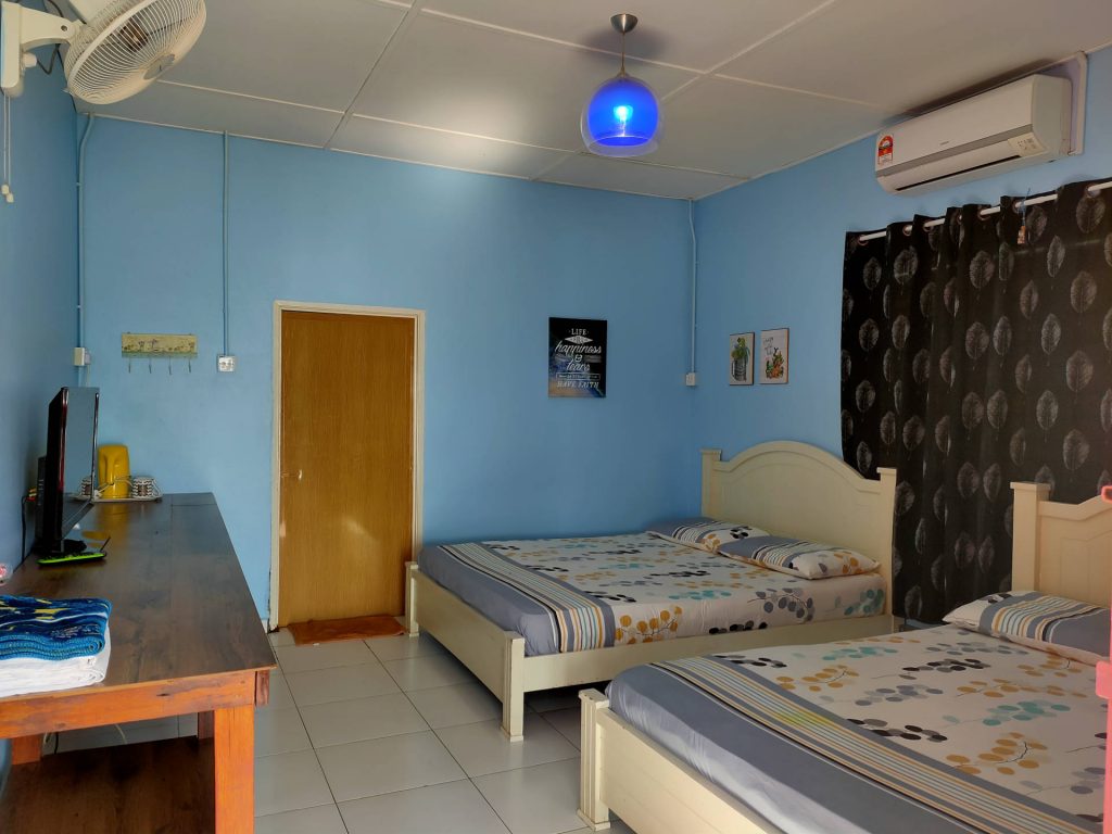 Bilik No. 3Sea View(Bawah)(Untuk 4 orang. Max 6 orang termasuk bayi dan ...