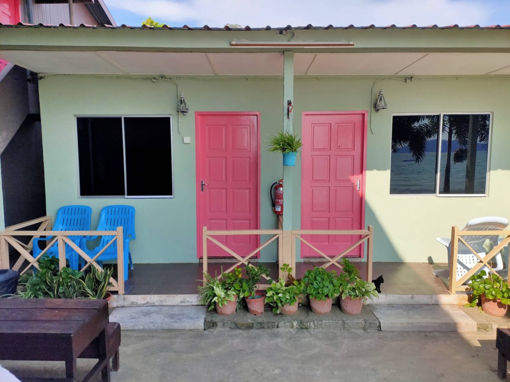 Bilik No. 2Sea View(Bawah)(Untuk 4 orang. Max 6 orang termasuk bayi dan ...