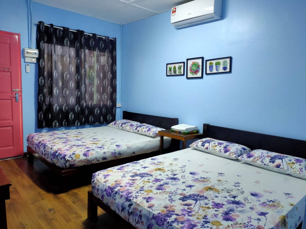 Bilik No. 3Sea View(Bawah)(Untuk 4 orang. Max 6 orang termasuk bayi dan ...