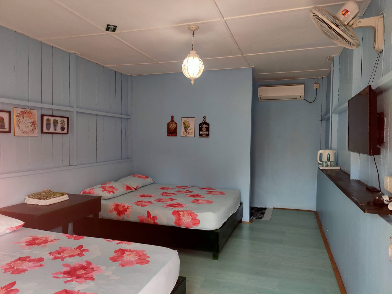 Bilik No. 10Non Sea View(Bawah)(Untuk 4 orang. Max 6 orang termasuk ...